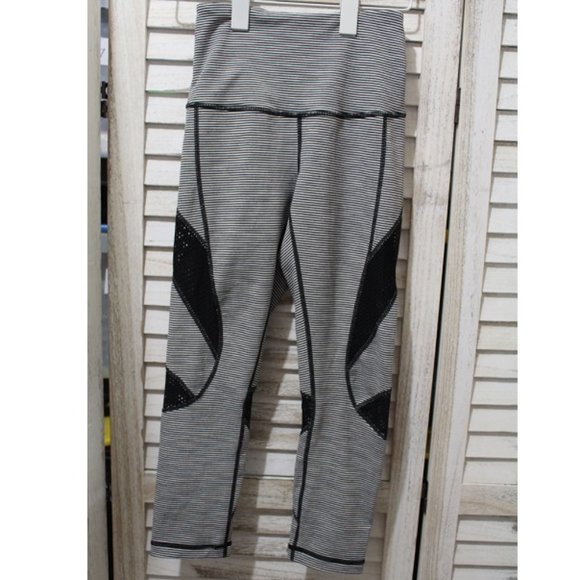 Zella | Pants & Jumpsuits | Zella Capri Leggings 59 | Poshmark